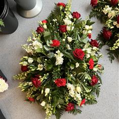 Red and white single ended spray